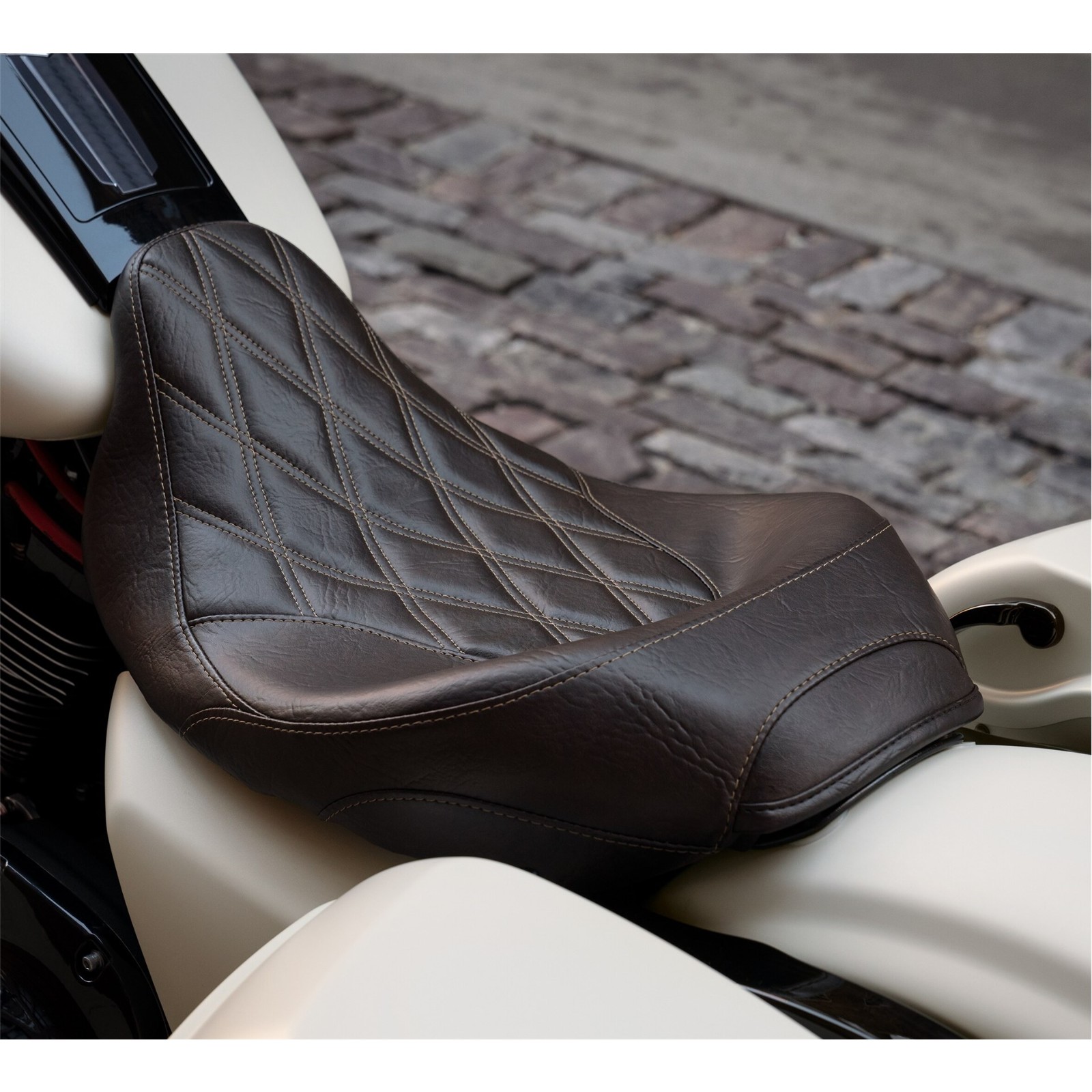 Low Profile Solo Touring Sitz – Mahagonibraun