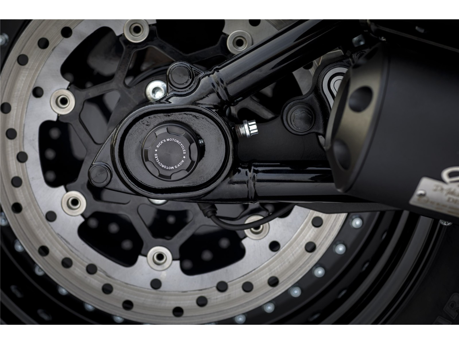Rick's Motorcycles Softail M8 axle cover rear wheel axle
