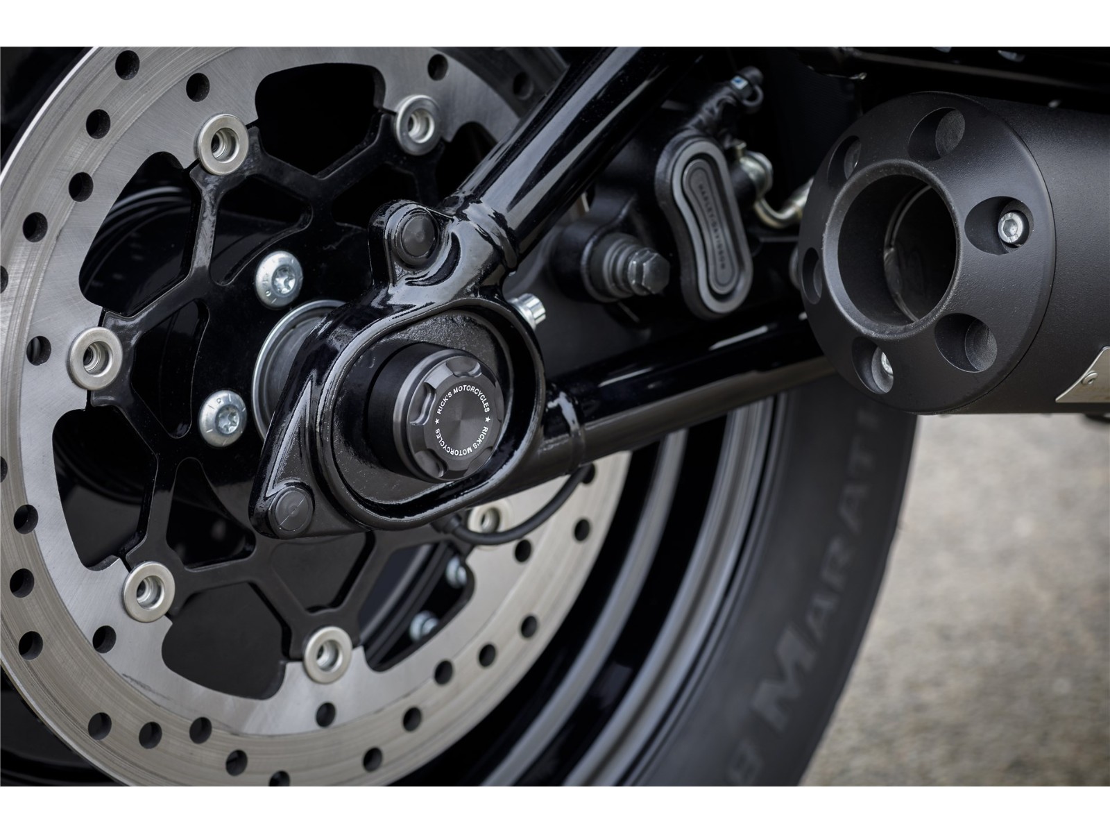 Rick's Motorcycles Softail M8 axle cover rear wheel axle