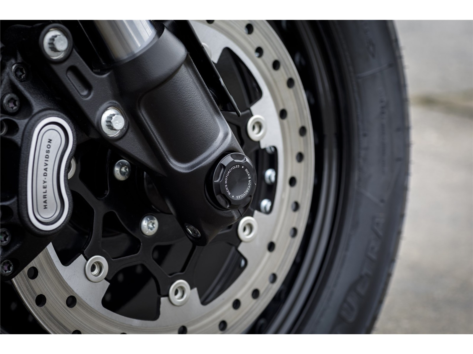 Rick's Motorcycles Softail Fat Bob M8 Front Axle Cover