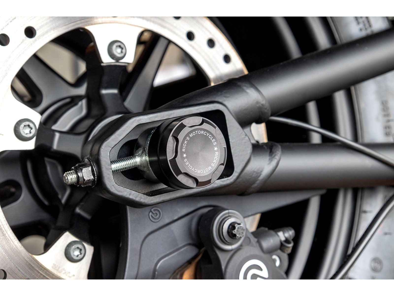 Rick's Motorcycles Sportster S axle cover rear wheel axle