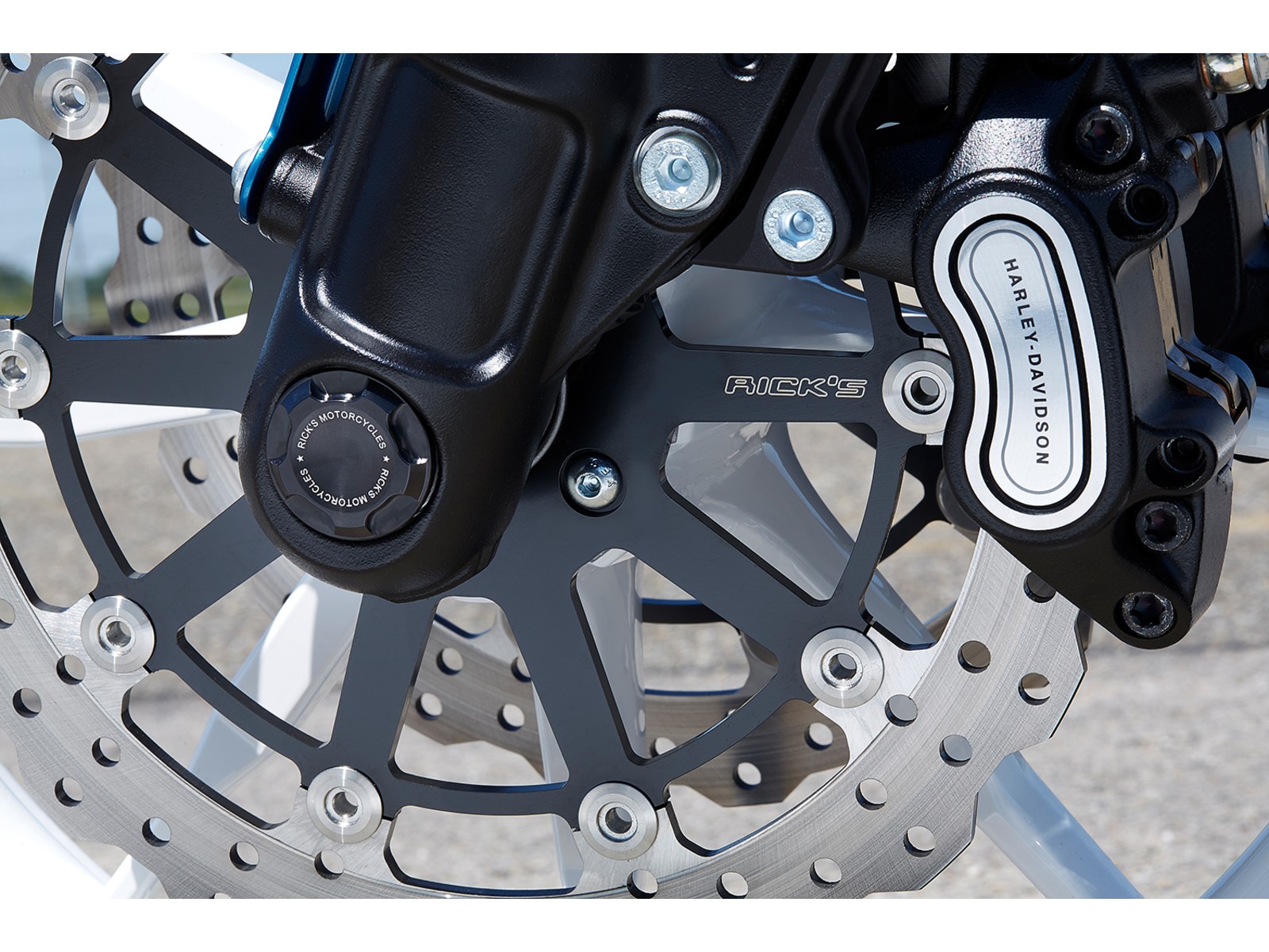 Rick's Motorcycles Softail Low Rider S M8 Front Axle Cover