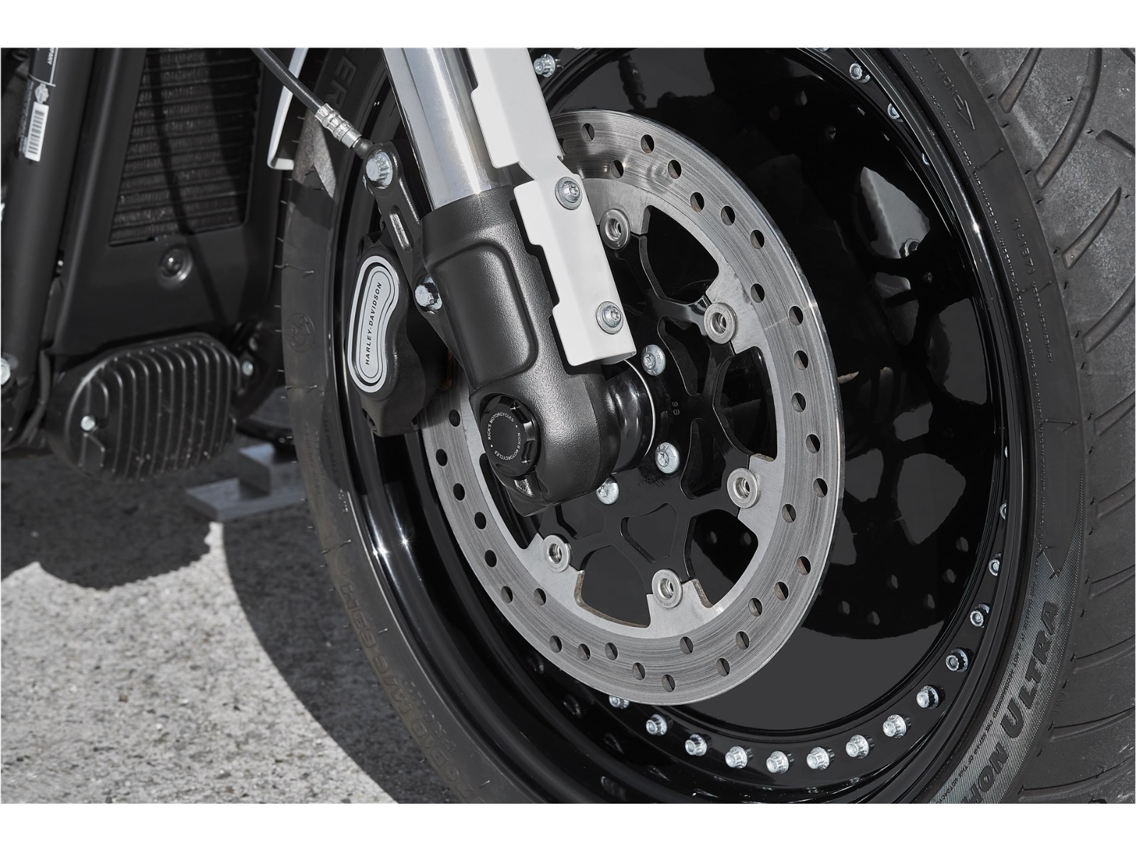 Rick's Motorcycles Softail Fat Bob M8 Front Axle Cover