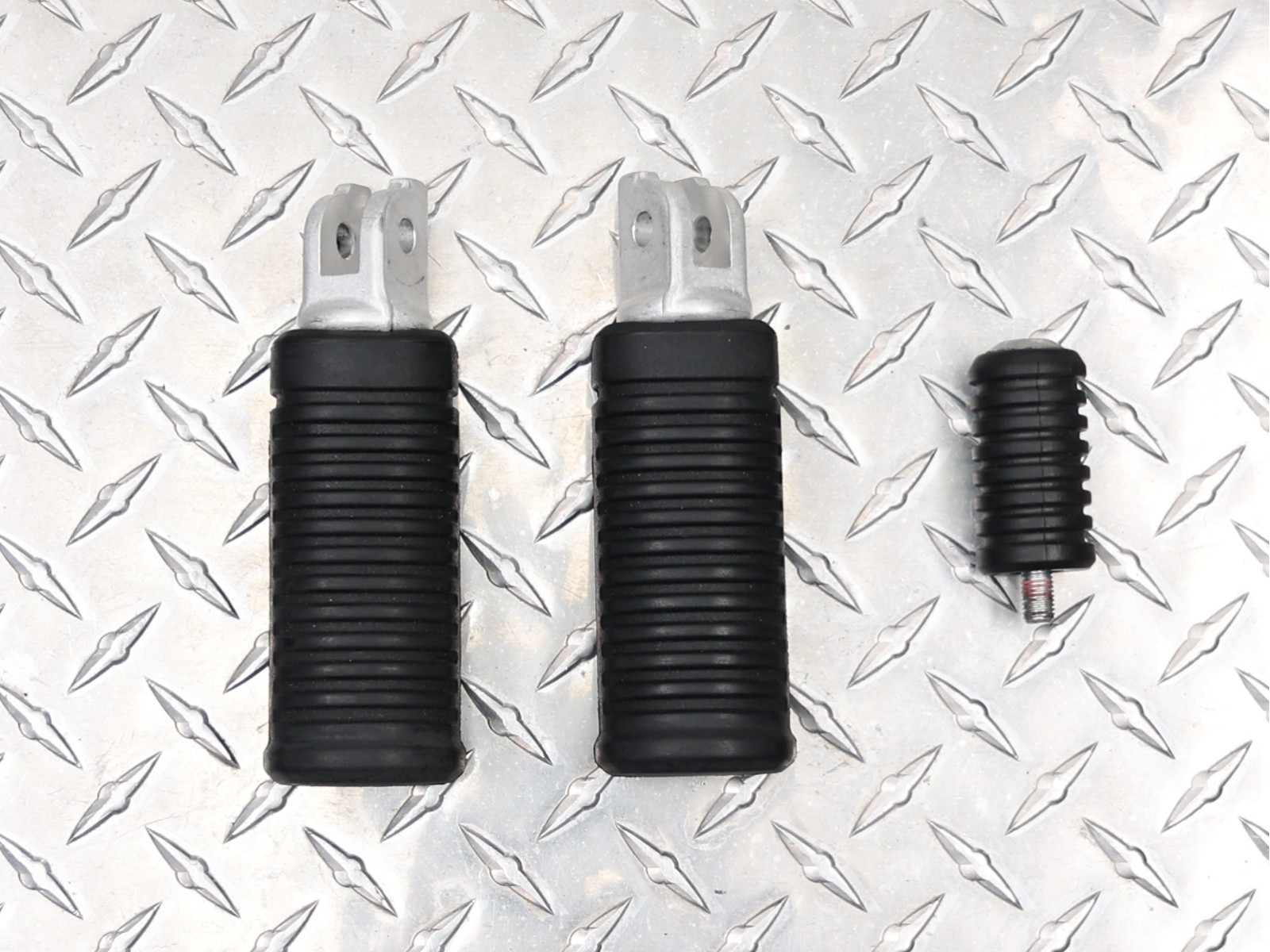 Street Bob / Breakout / Low Rider / Sportster S foot pegs