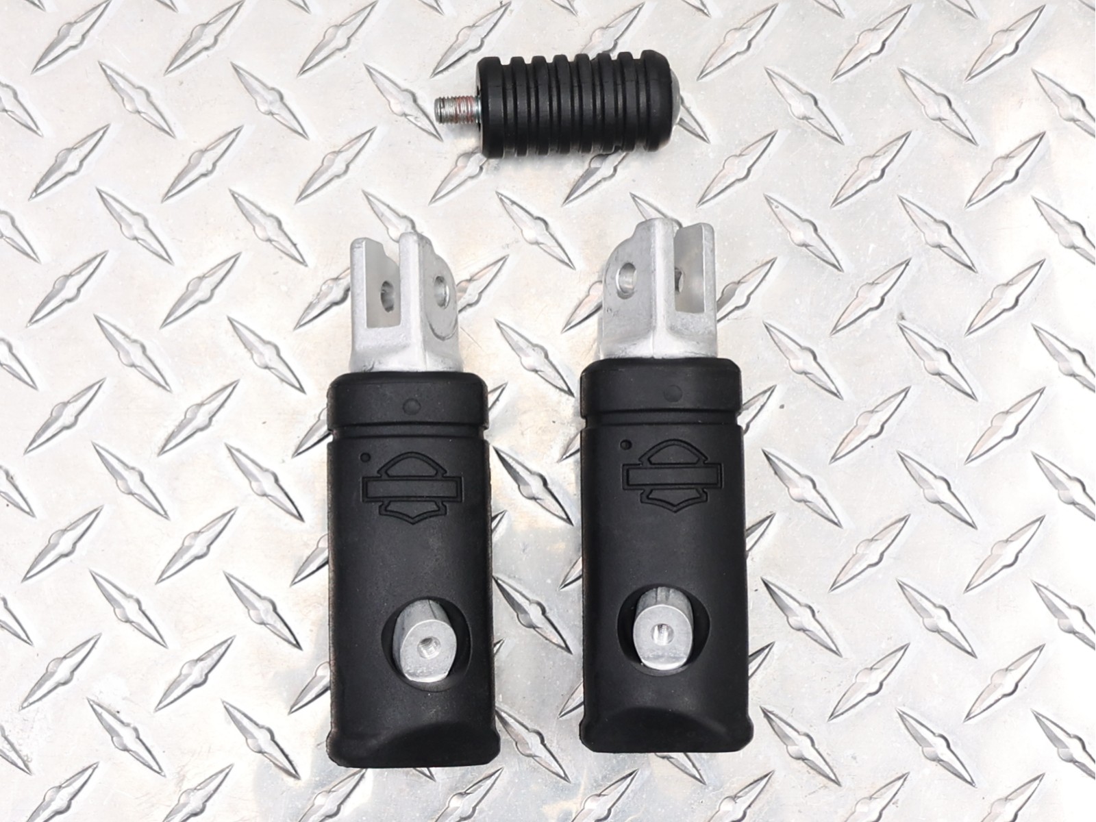 Street Bob / Breakout / Low Rider / Sportster S foot pegs