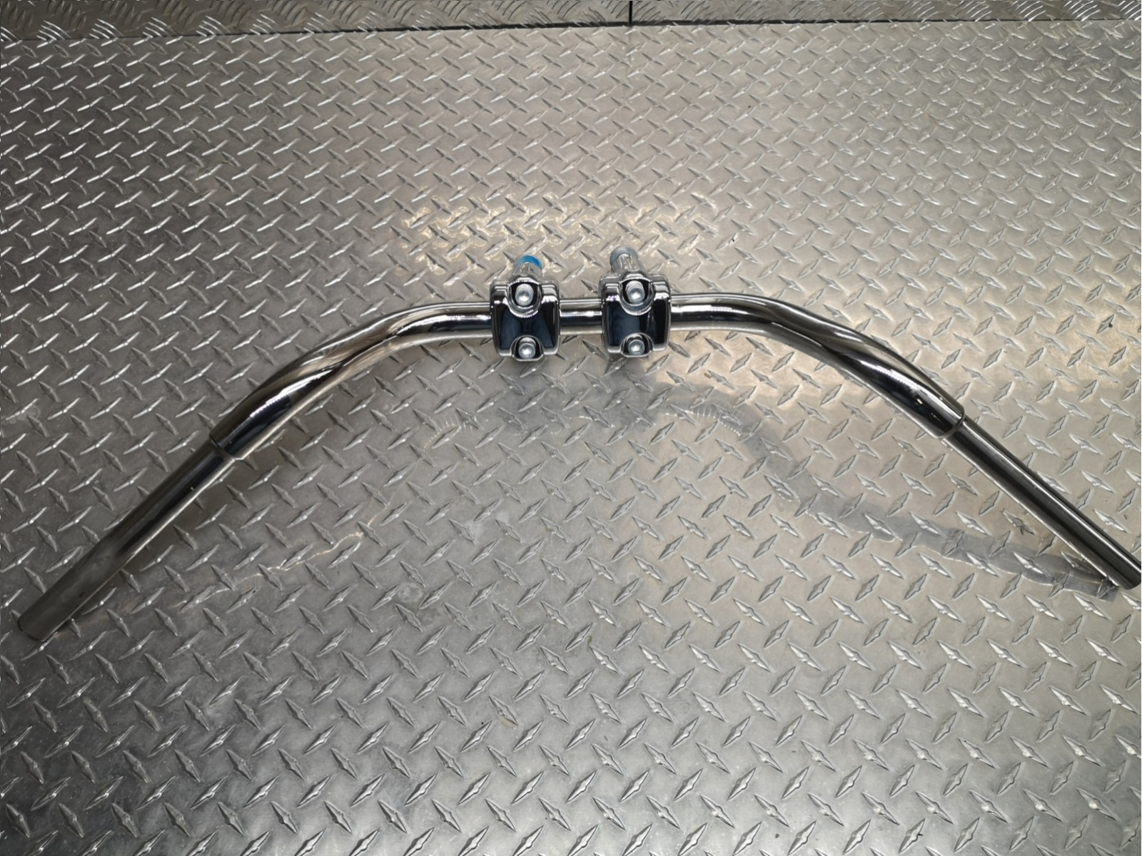 Harley-Davidson Fat Boy handlebars / risers OEM 55800660