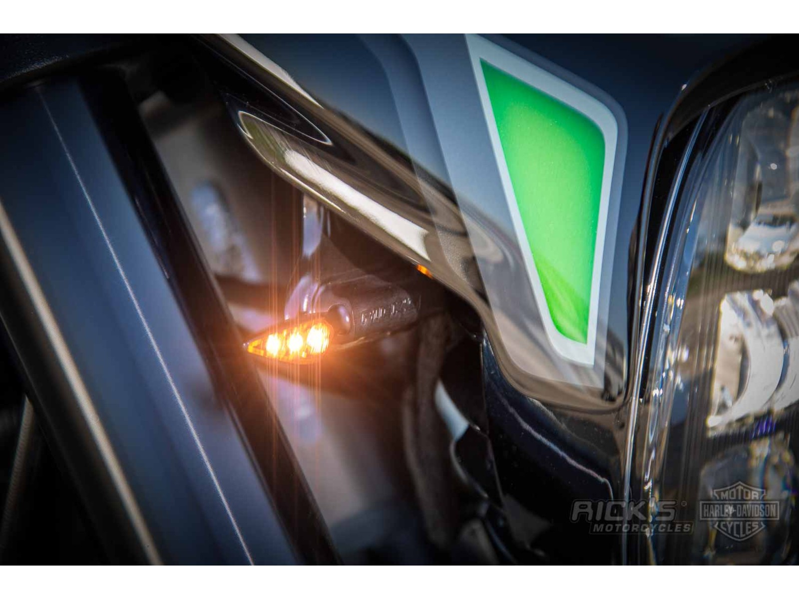 Rick's Motorcycles front indicator bracket Softail FXDR